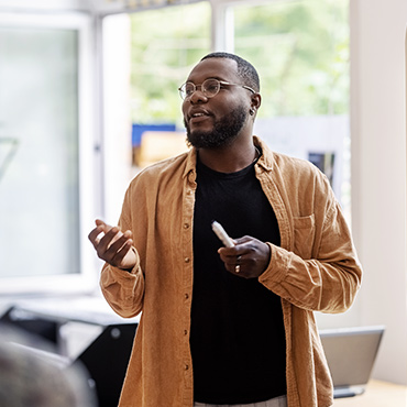 12 Management Theories and How They’re Used | DeVry University